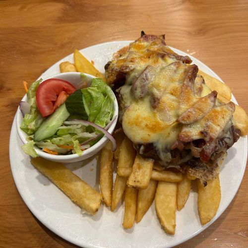 Mornington Inn - Bar, Bistro, Gaming & Accommodation - 3.6 ⭐️ Avg